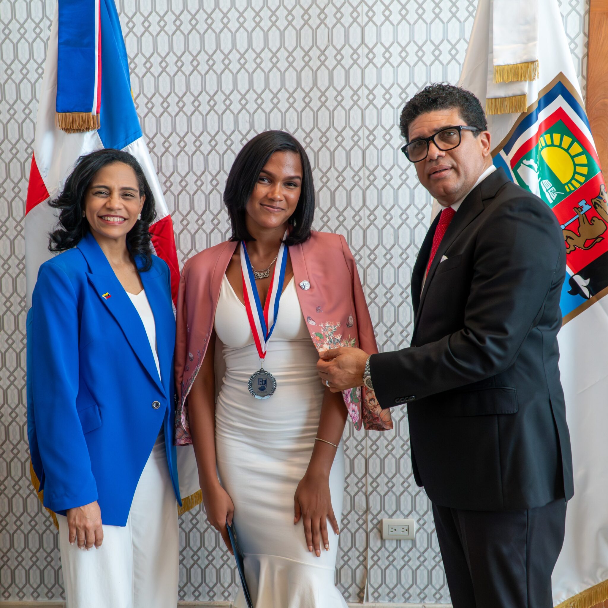 Dío Astacio recibe a jóvenes meritorios de Santo Domingo Este como ...