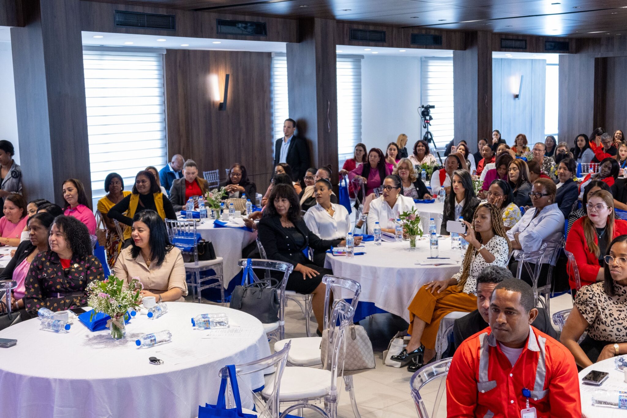 Vicealcaldesa de Santo Domingo Este participa en conversatorio sobre ...