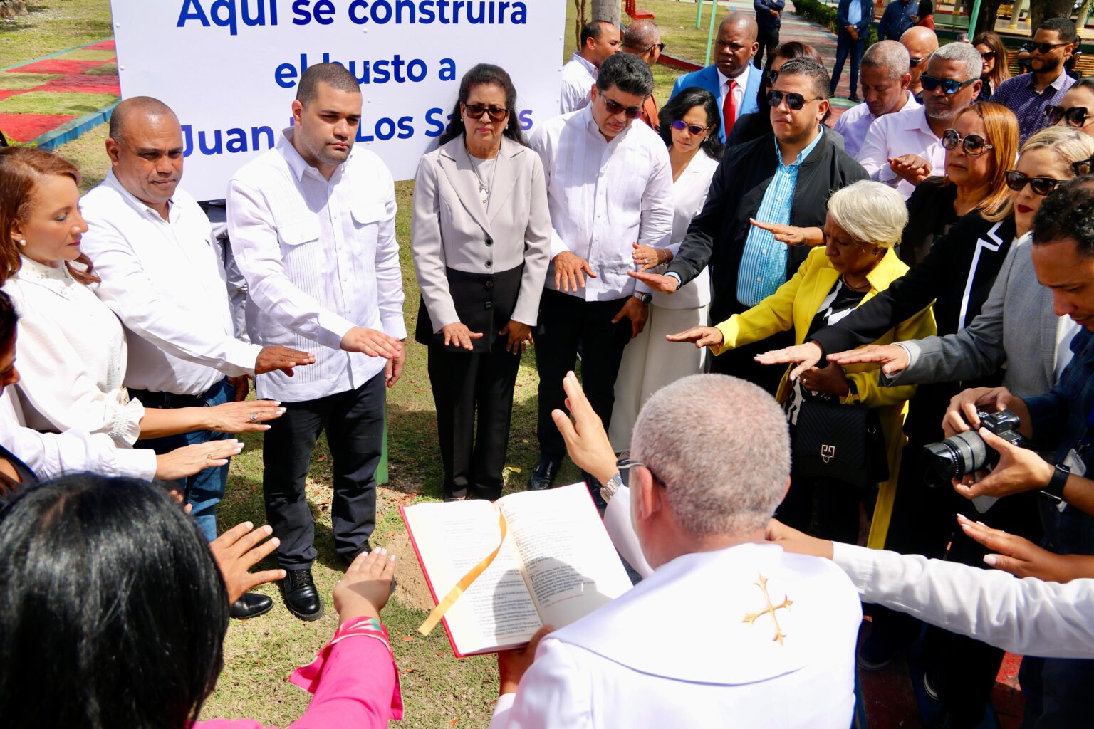 Alcalde Dío Astacio da primer picazo para construcción de busto en ...