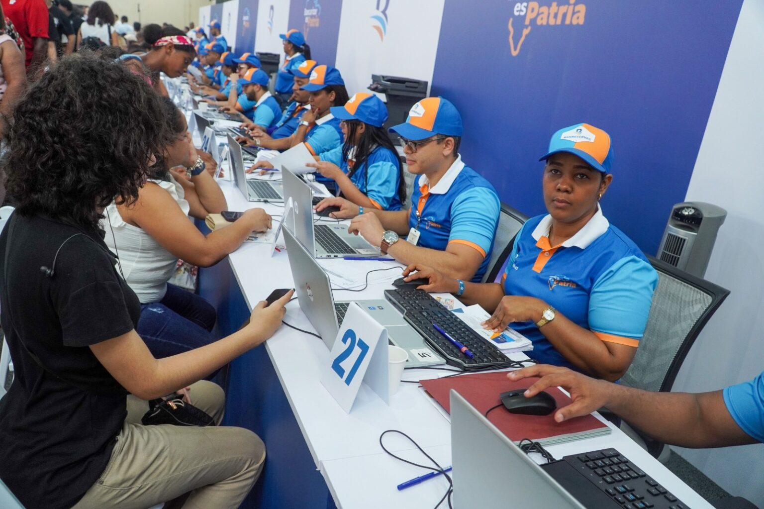 Alcalde Dío Astacio respalda jornada de bancarización en el sector Los ...
