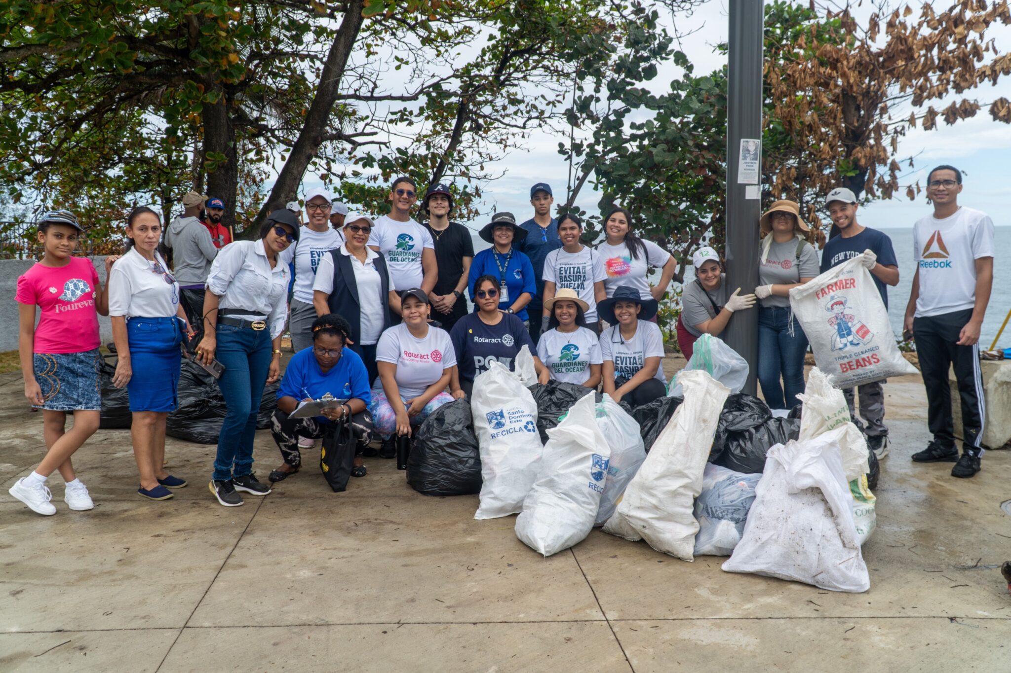 ASDE participa en jornada de limpieza de costas en Malecón de Santo ...