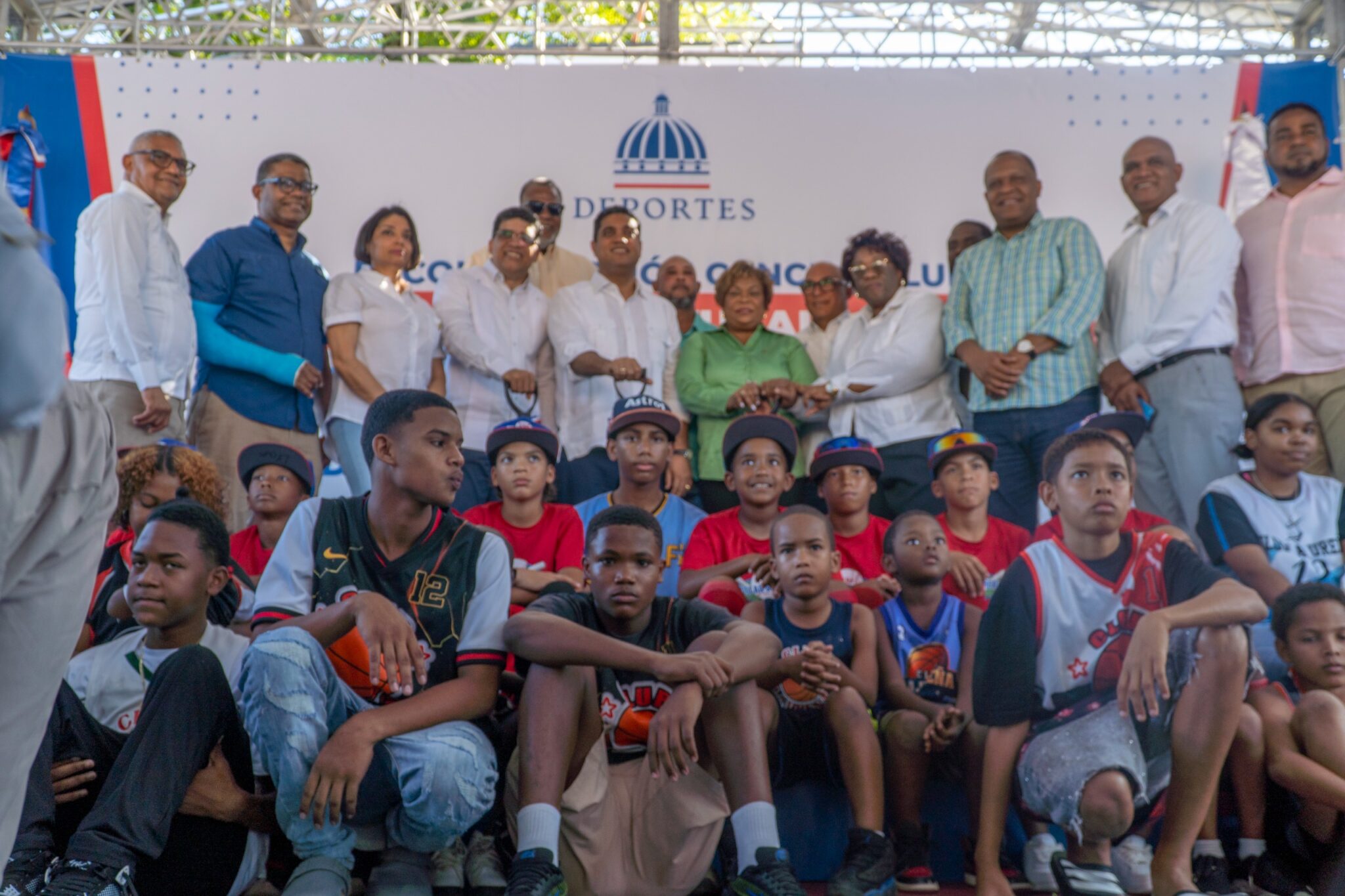 Dío Astacio y Kelvin Cruz dan el primer picazo para la construcción del ...